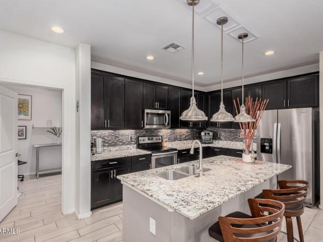 2536 E PASEO Drive