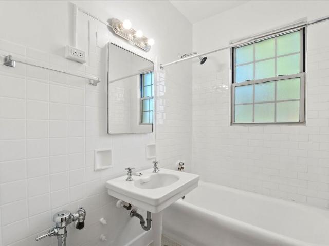 2536 Sawyer LLC 1 Bedroom Apartment for Rent at 2536 N Sawyer Ave, Chicago, IL 60647 Logan Square