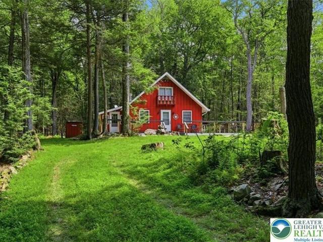 2536 Sprucewood Rd, Tobyhanna, PA 18347