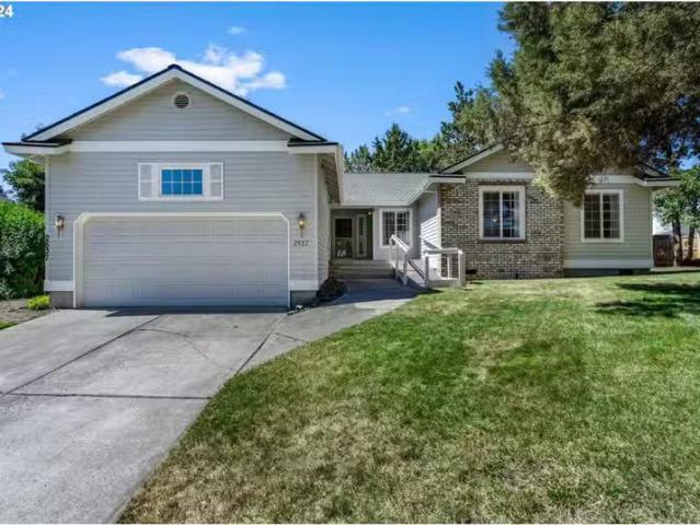 2537 NE LONGFELLOW CT, BEND, OR 97701 Single Family Residence.