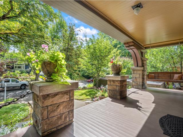 2537 NE 18TH AVE