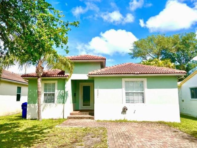 2537 Dewey St, Hollywood, FL 33020
