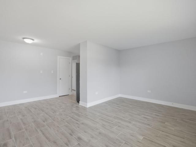 2537 E 83rd St 207, Chicago, US, IL