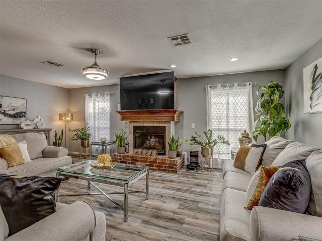 2537 Lynn Lane