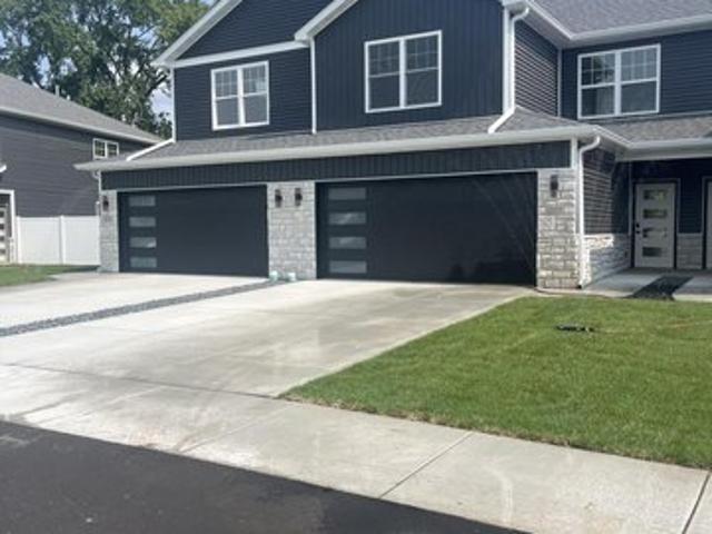 2537 Longwood Dr, Highland, IN 46322