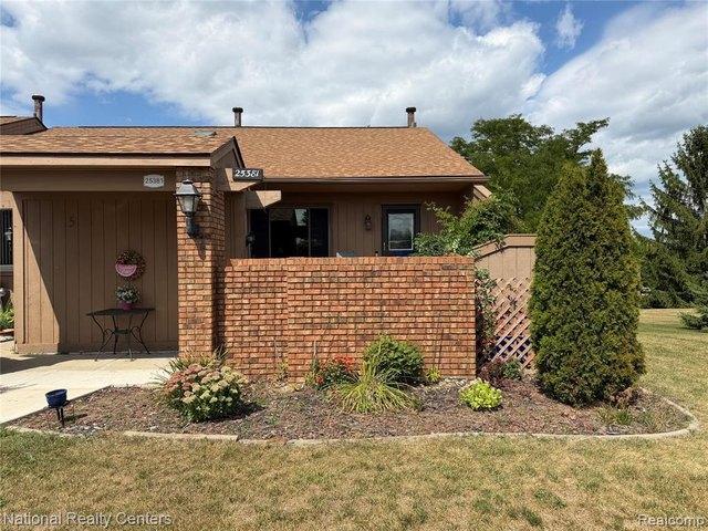 25381 Potomac Dr Unit 6, South Lyon, MI 48178
