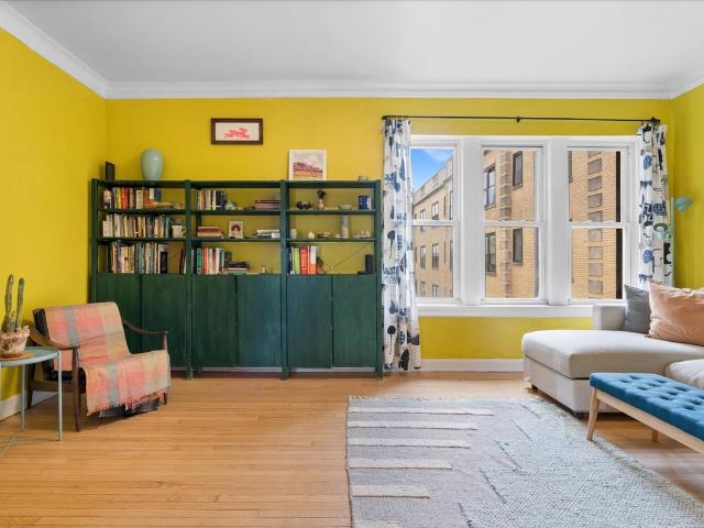 2538 N Kedzie Boulevard # 206