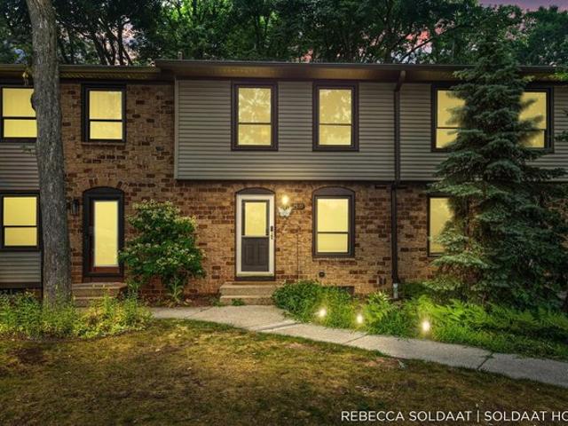 2539 Chatham Woods Dr SE, Grand Rapids, MI 49546
