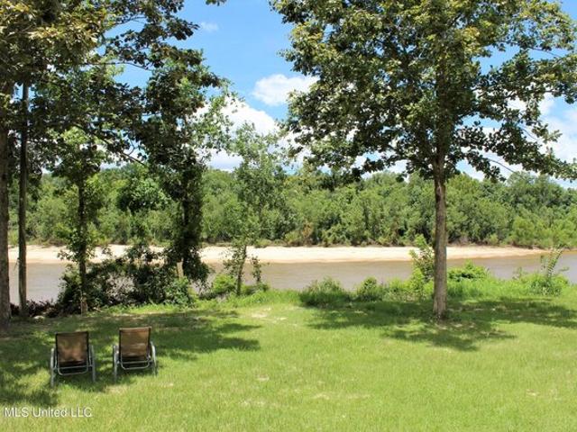 25305 Turps Dr, Lucedale, MS 39452