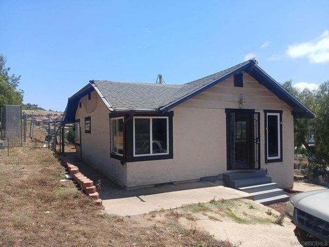 2530 Cherimoya Dr, Vista, CA 92084
