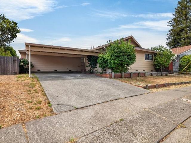 2530 Tamarisk Dr, Santa Rosa, CA 95405