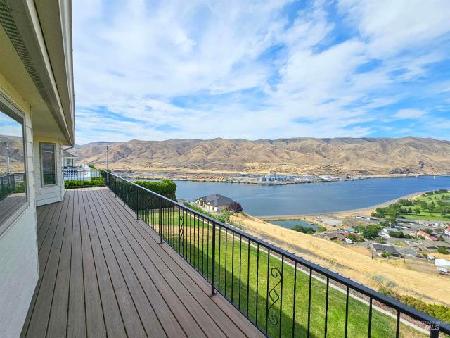 2530 Valleyview Drive