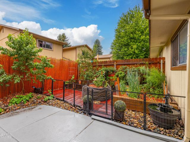 2531 E Jeffrey Loop