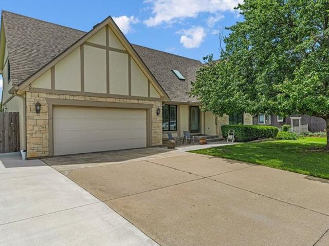2531 SW Pepperwood Ct, Topeka, KS 66614