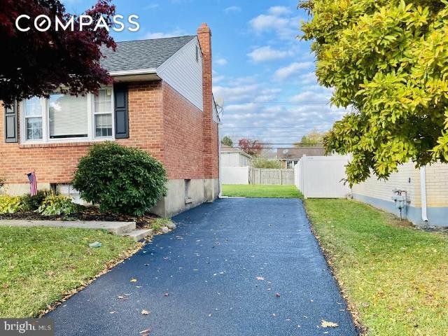 2531 Woodview Dr, Wilmington, DE