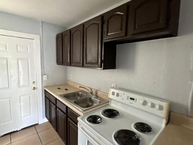 2532/2534 Moncrief Rd