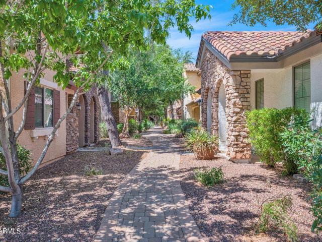 2532 E Vermont Drive