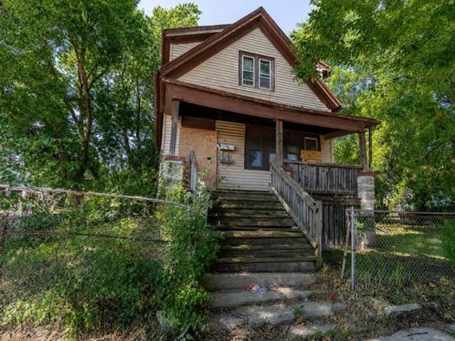 2532 W Lloyd St, Milwaukee, WI 53205