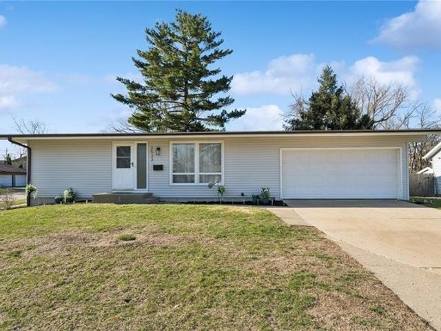 2533 Brookland Dr NE, Cedar Rapids, IA 52402