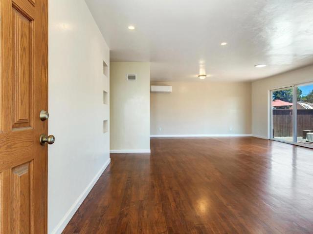 2533 Calle Tres Lomas