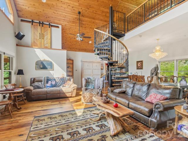 2533 Coopers Creek Road