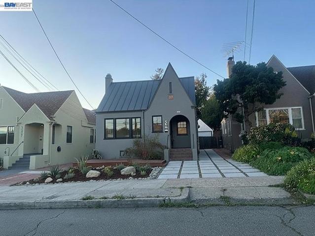 2533 Harrington Ave, Oakland, CA 94601