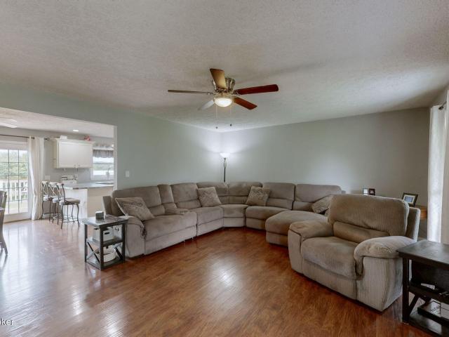 253 Country Manor Ln