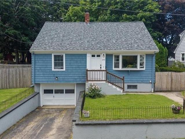 253 Arnold St, East Providence, RI 02915