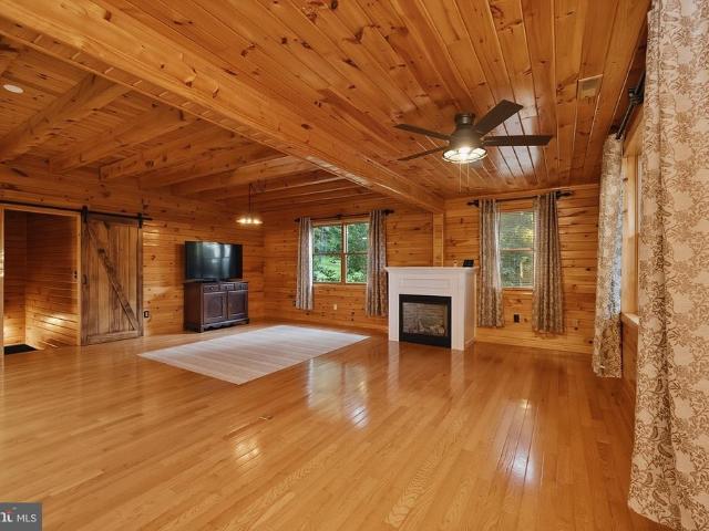 253 Gleanings Drive