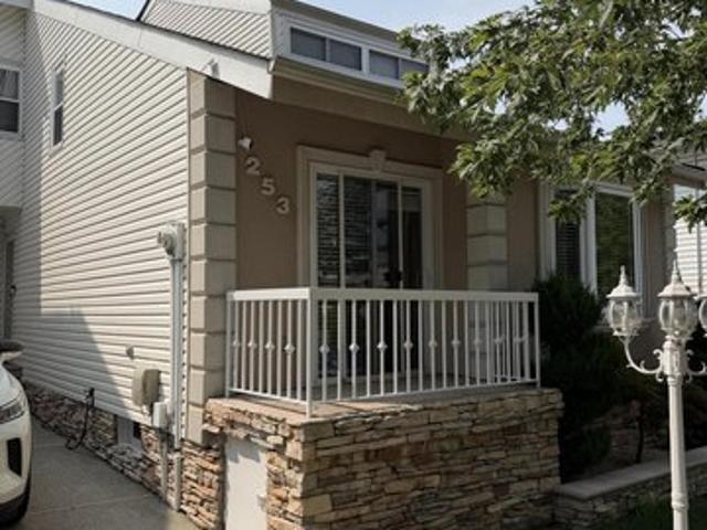 253 Green Valley Rd, Staten Island, NY 10312