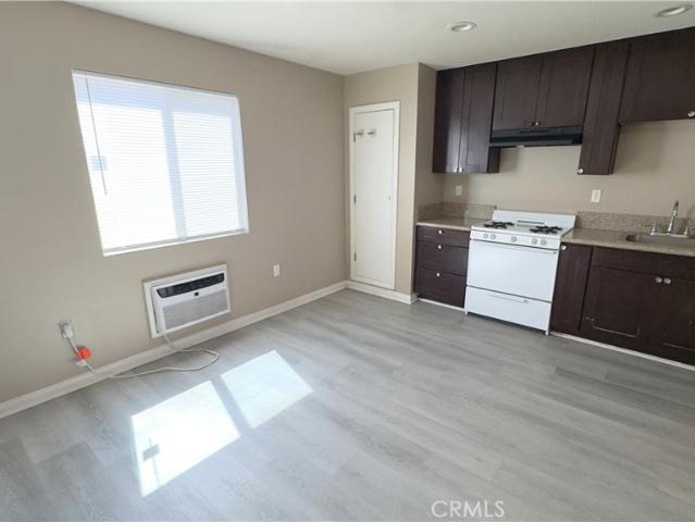 253 E King A