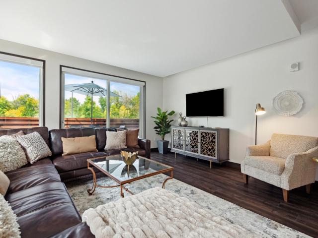 253 Lake Street E # 208