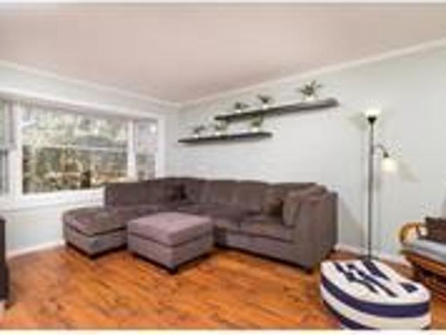 253 Maureen Lane NE
