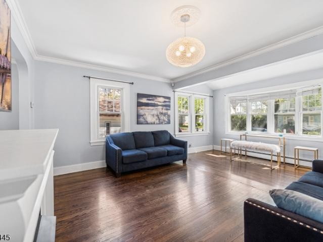 253 Maplewood Ave