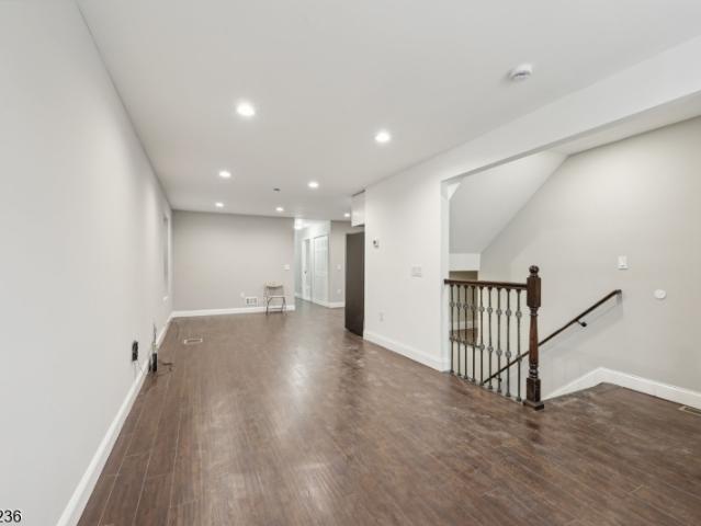 253 N 4Th St