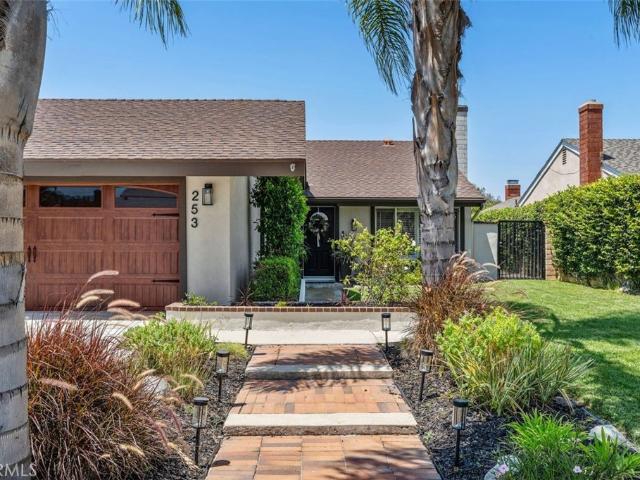 253 N Camino Arroyo
