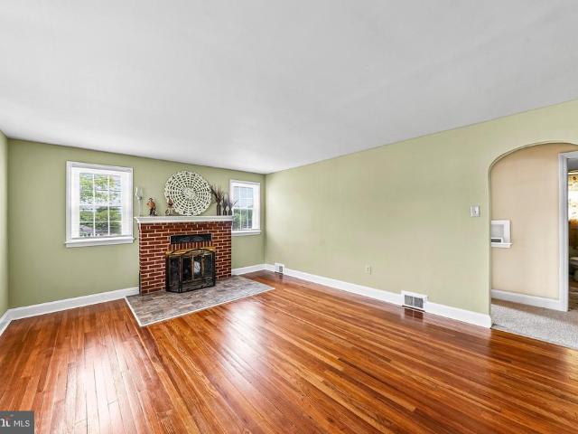 253 N Guernsey Road