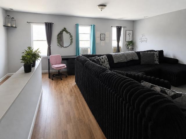 253 W 43RD Street