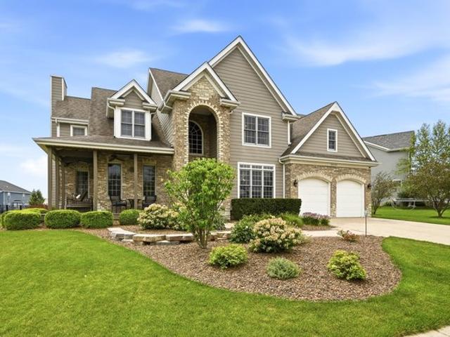 25443 Prairiewood Ln, Shorewood, IL 60404
