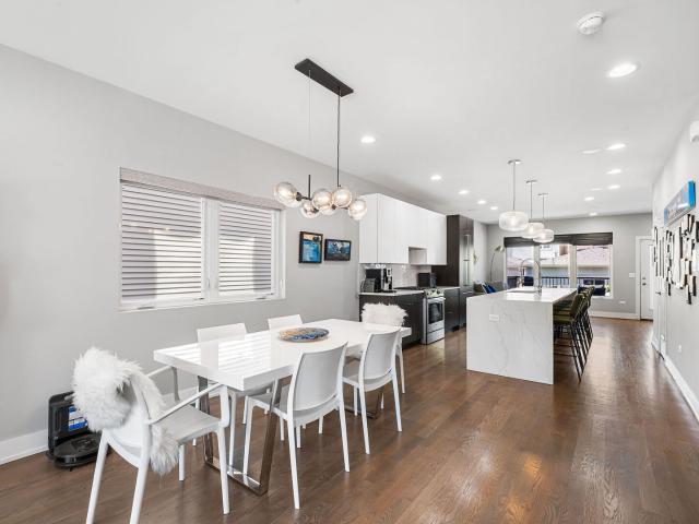 2544 W Warren Boulevard