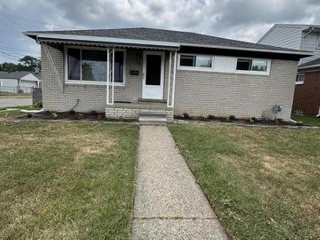 25454 Pattow St, Roseville, MI 48066