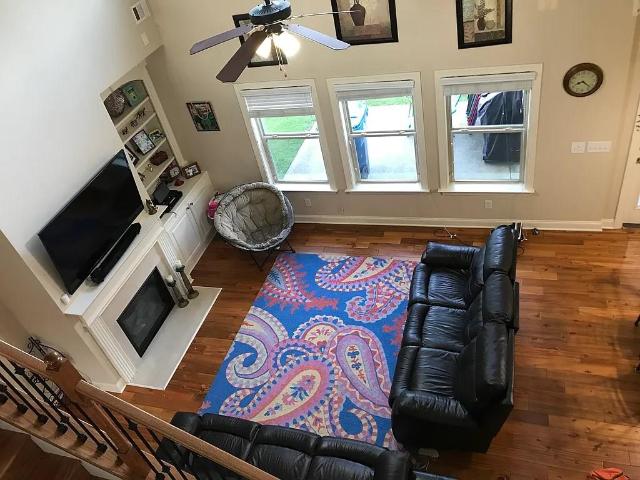 2545 Manor View