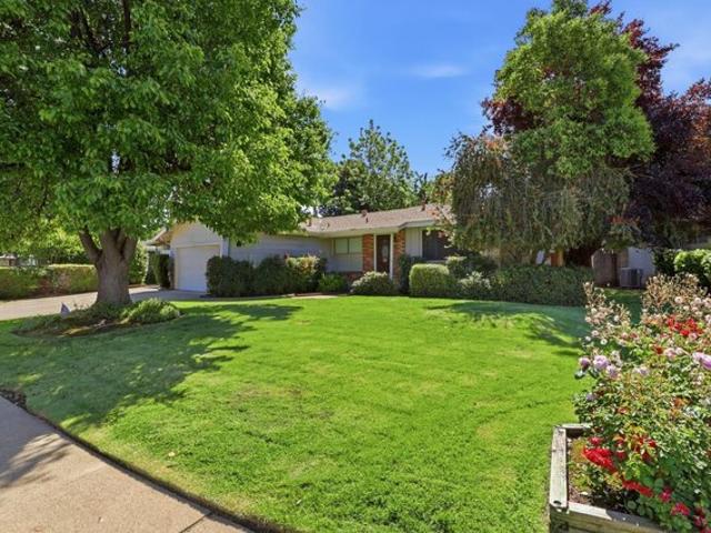 2545 Notre Dame Dr, Sacramento, CA 95826