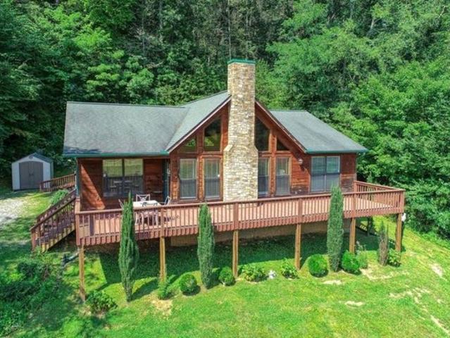 2545 Schisandra Ln, Cosby, TN 37722