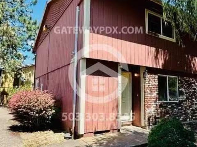 2545 SE Courtney Ave 2545 Se Courtney Ave