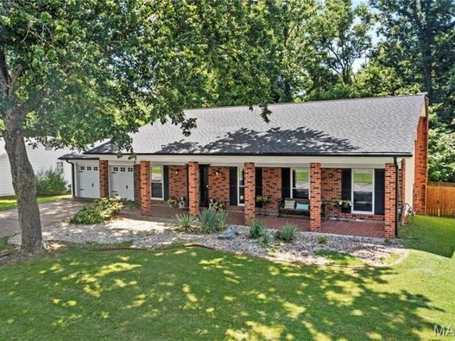 2546 Baltusrol Dr, Saint Louis, MO 63129