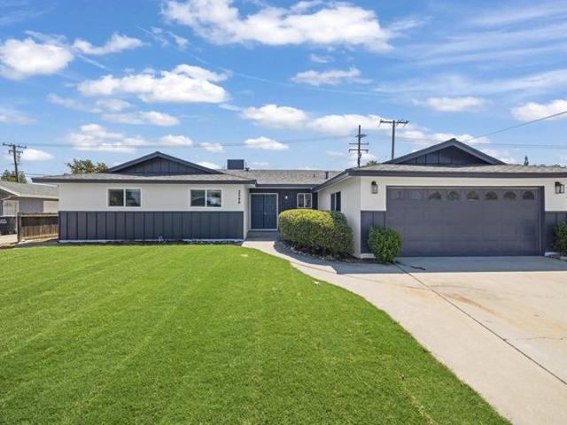 2546 S Woodland St, Visalia, CA 93277