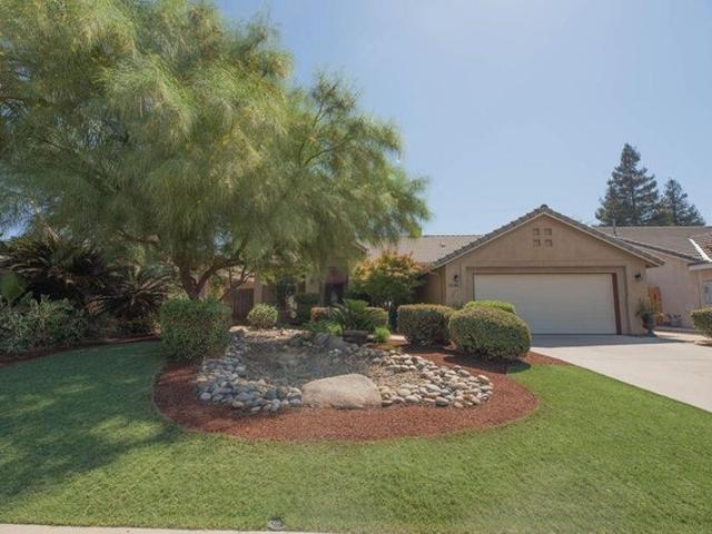 2546 S Virmargo Ct, Visalia, CA 93292