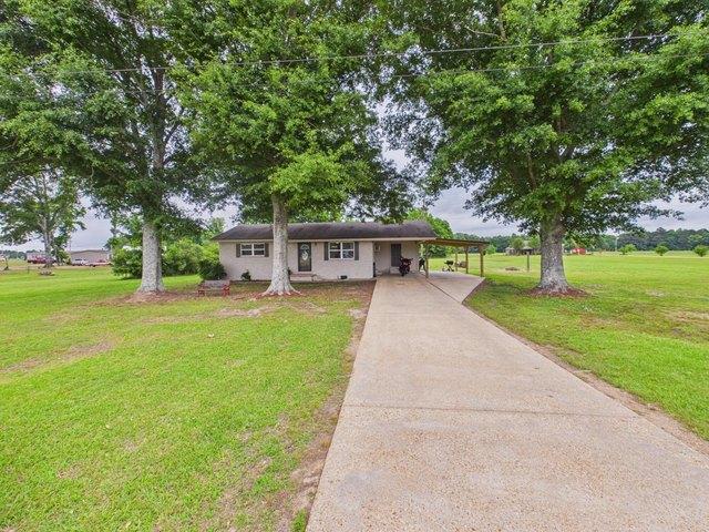 2546 Seed Tick Rd, Caledonia, MS 39740