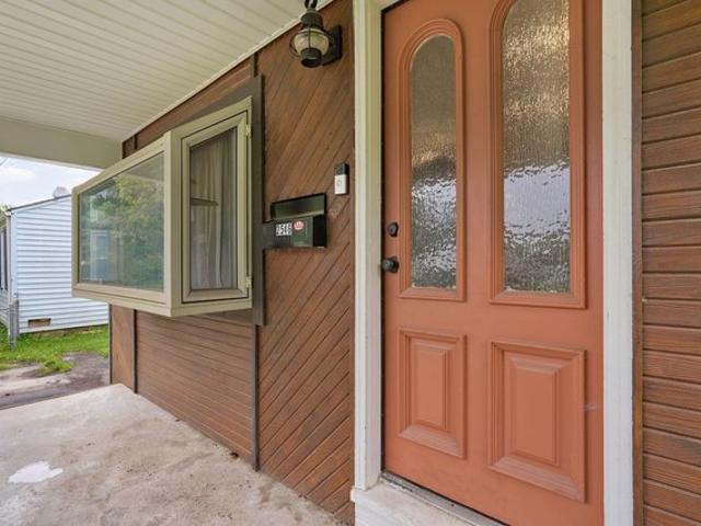 2546 W Elm St, Springfield, MO 65806